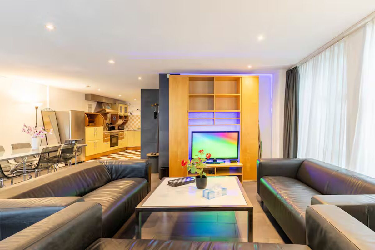 Spacious 5-bedroom Apartment Next To Nieuwmarkt Square In Central Amsterdam - Amsterdam