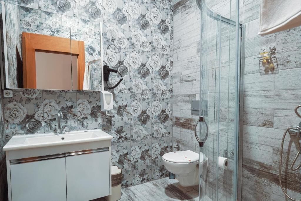 Twin Oda | Casa de banho | Um secador de cabelo, toalhas fornecidas, sabão, champô 