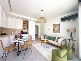 Apartamento, 2 quartos, terraço | Sala de estar