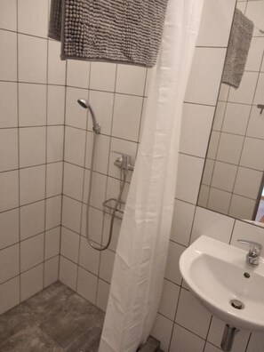 Quarto casal luxo, sacada, vista para o jardim | Banheiro