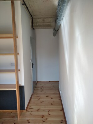 Quarto casal, sacada, vista para o jardim | Parte interna