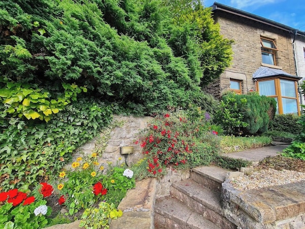 Character Cottage With Garden - Central Buxton - Buxton