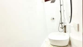 Produtos de toalete grátis, bidê, papel higiênico