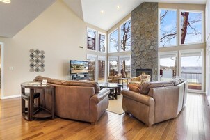 Casa, várias camas, varanda (661 Scenic View) | Área de estar