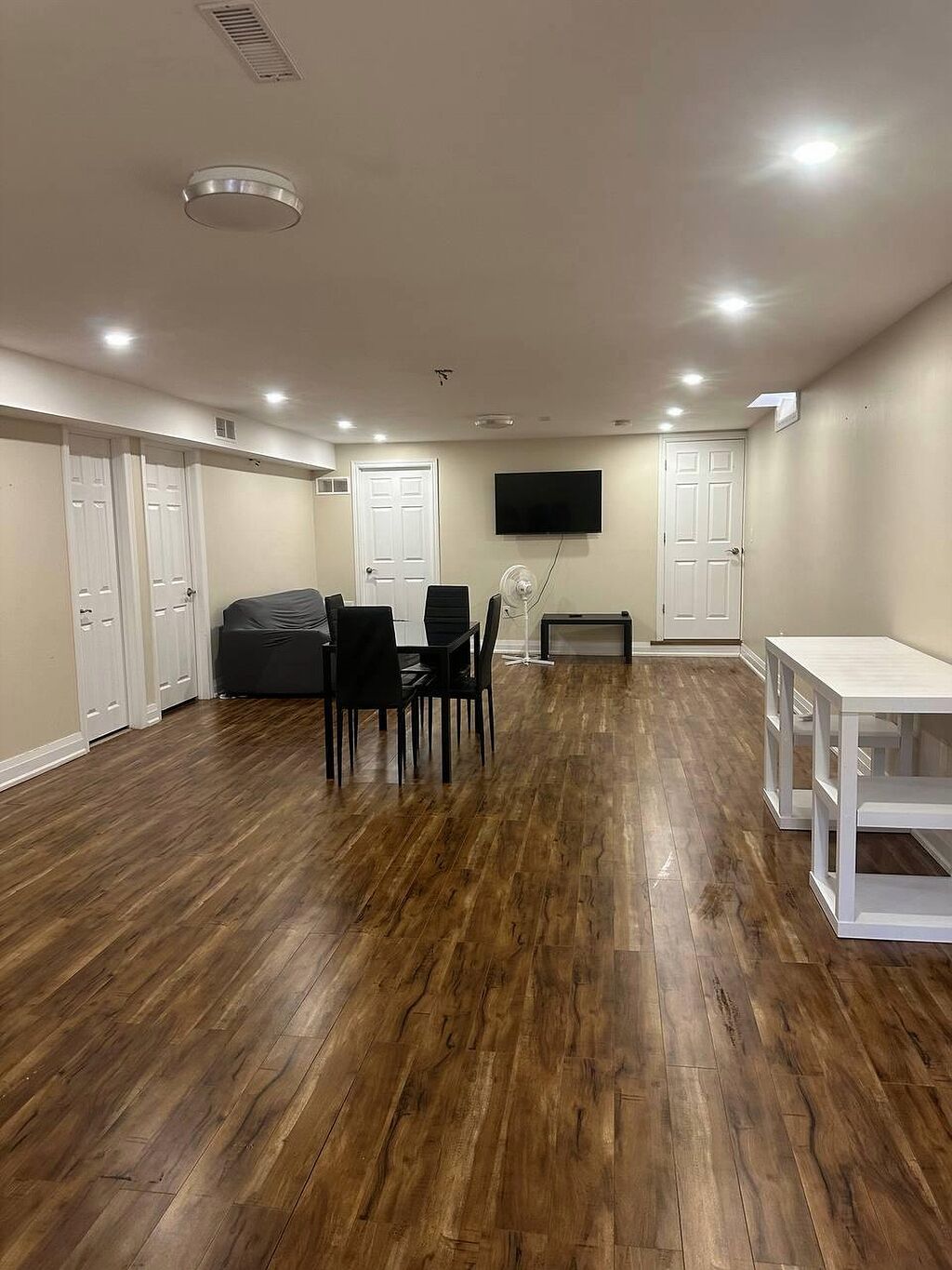 2 Bedroom 2 Full Bathroom Renovated Apartment Aprox 1500 Square Feet - Modern - Milton