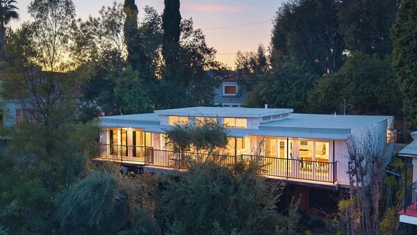 Scenic La Stay Near Ventura Blvd With Deck, Games, Fireplace & Outdoor Dining Marmol Vista By Avantstay - Calabasas