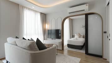 Royal 3BR Penthouse,2 King &1 Single Bed | Secretária, Wi-fi grátis