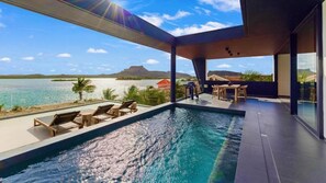 2 piscinas exteriores 