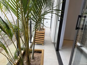 Apartamento | Secretária adequada para computadores portáteis, ferro/tábua de engomar 