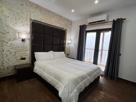 Quarto casal, sacada, vista para o lago
