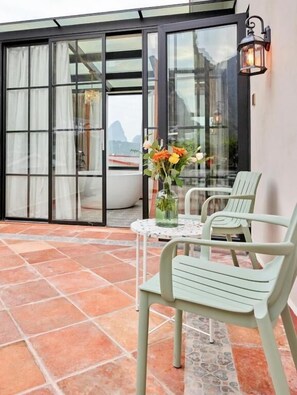 Quarto casal romântico, varanda, vista para a cidade | Terraço/pátio