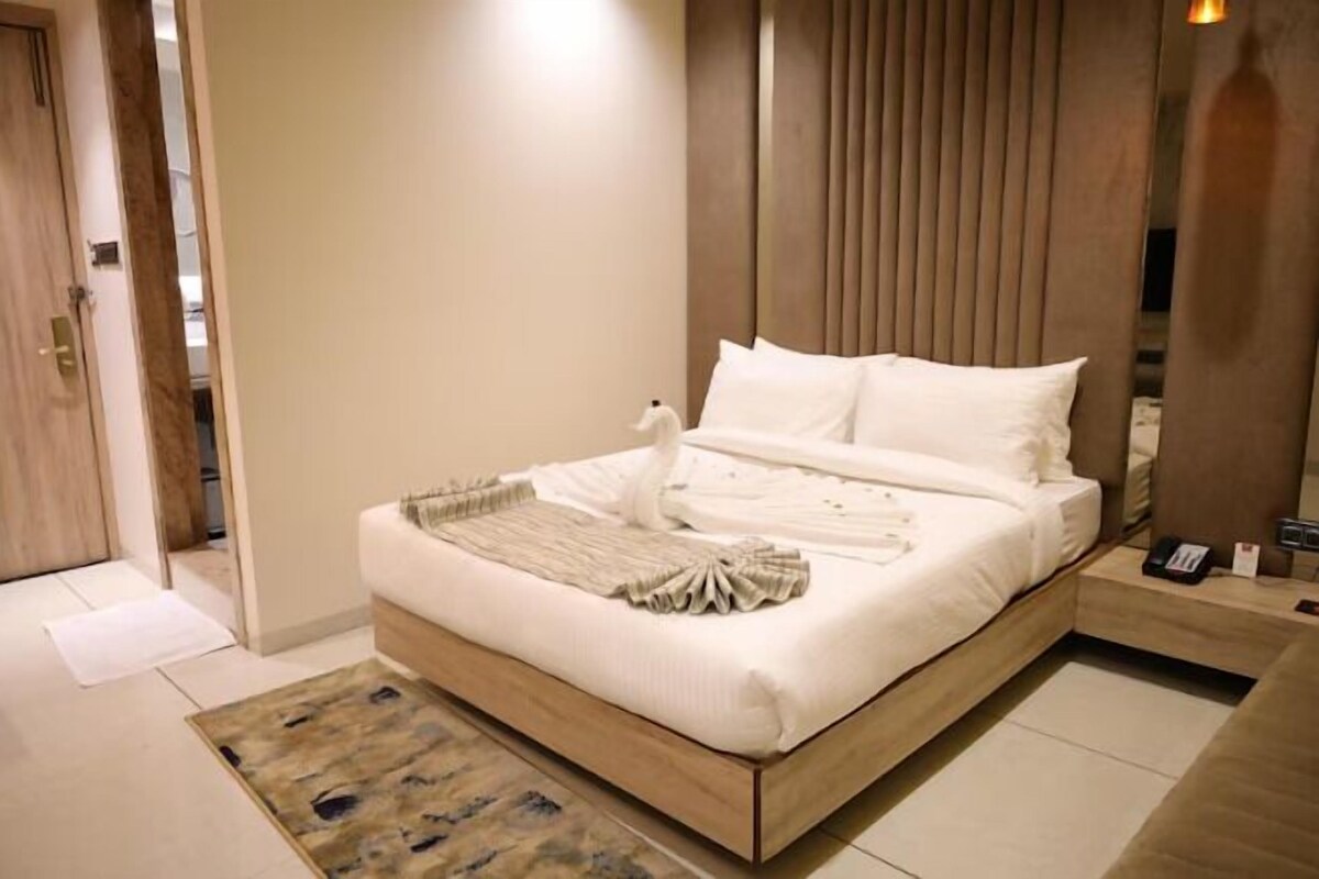 Quarto premium, vista para a cidade | Escrivaninha, Wi-Fi de cortesia
