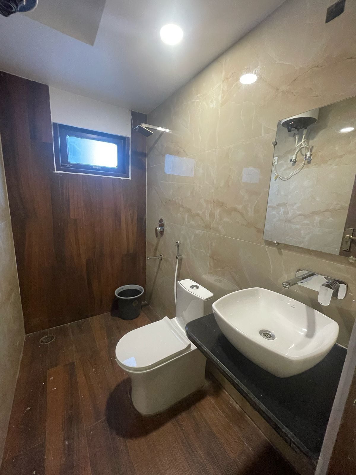 Quarto Superior | Casa de banho | Um polibã, toalhas fornecidas, sabão, champô 