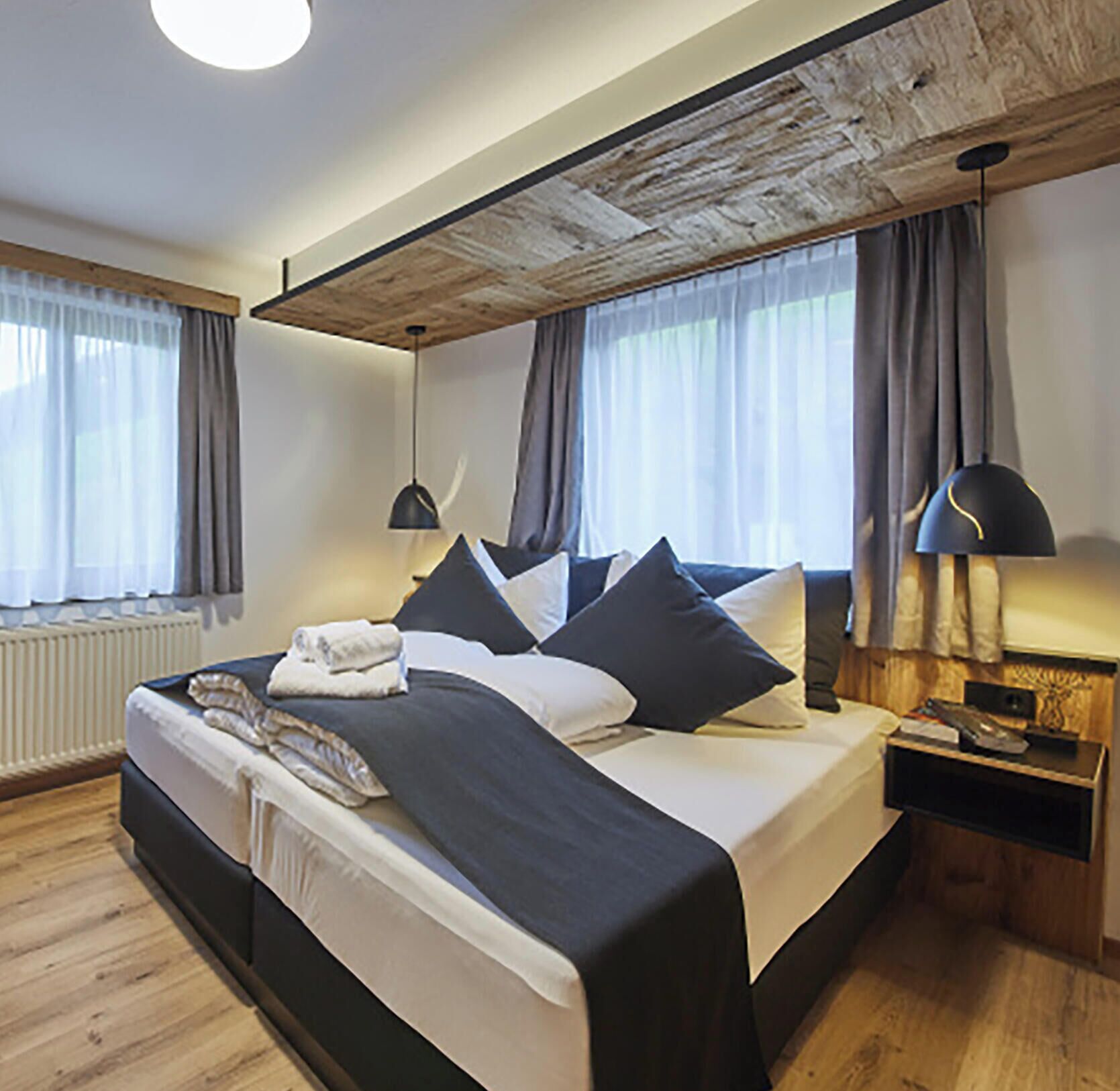 Condo superior, sacada, vista para a montanha