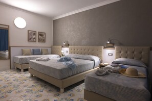Quarto Triplo Comfort | Cofre no quarto, secretária, berços/camas para crianças, Wi-fi grátis 