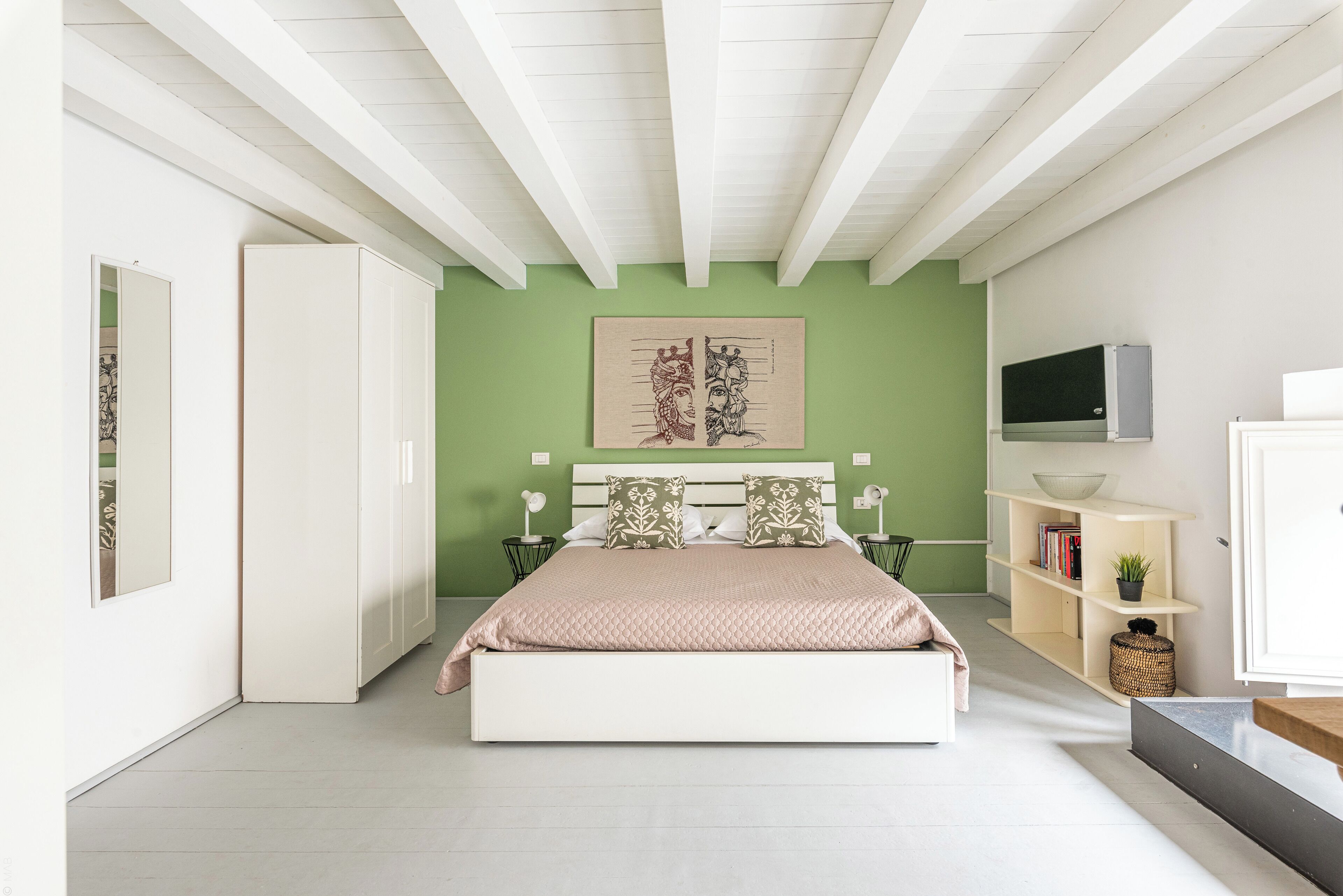 Apartamento, 5 quartos, sacada | Ferros/tábuas de passar roupa, Wi-Fi de cortesia