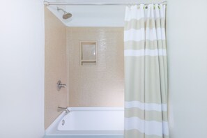 Condo, 2 quartos | Banheiro | Shampoo 