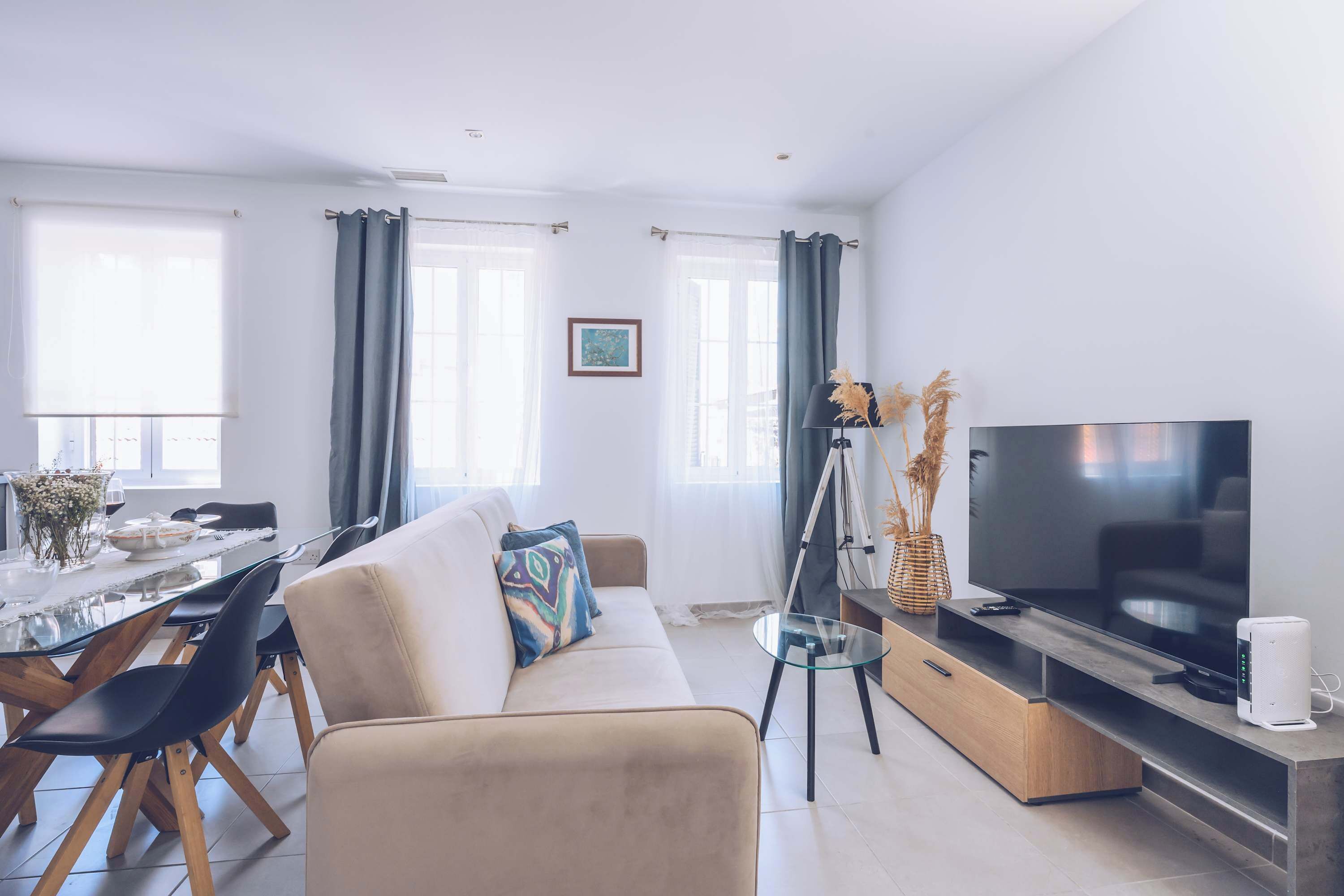 Modern 2-bedroom Apartment In Gibraltar Town - Gibraltar