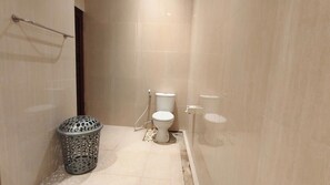 Villa, 2 quartos | Casa de banho | Um polibã, toalhas fornecidas 
