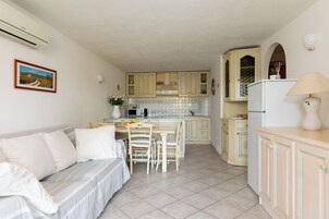 Apartamento, 2 quartos | Sala de estar