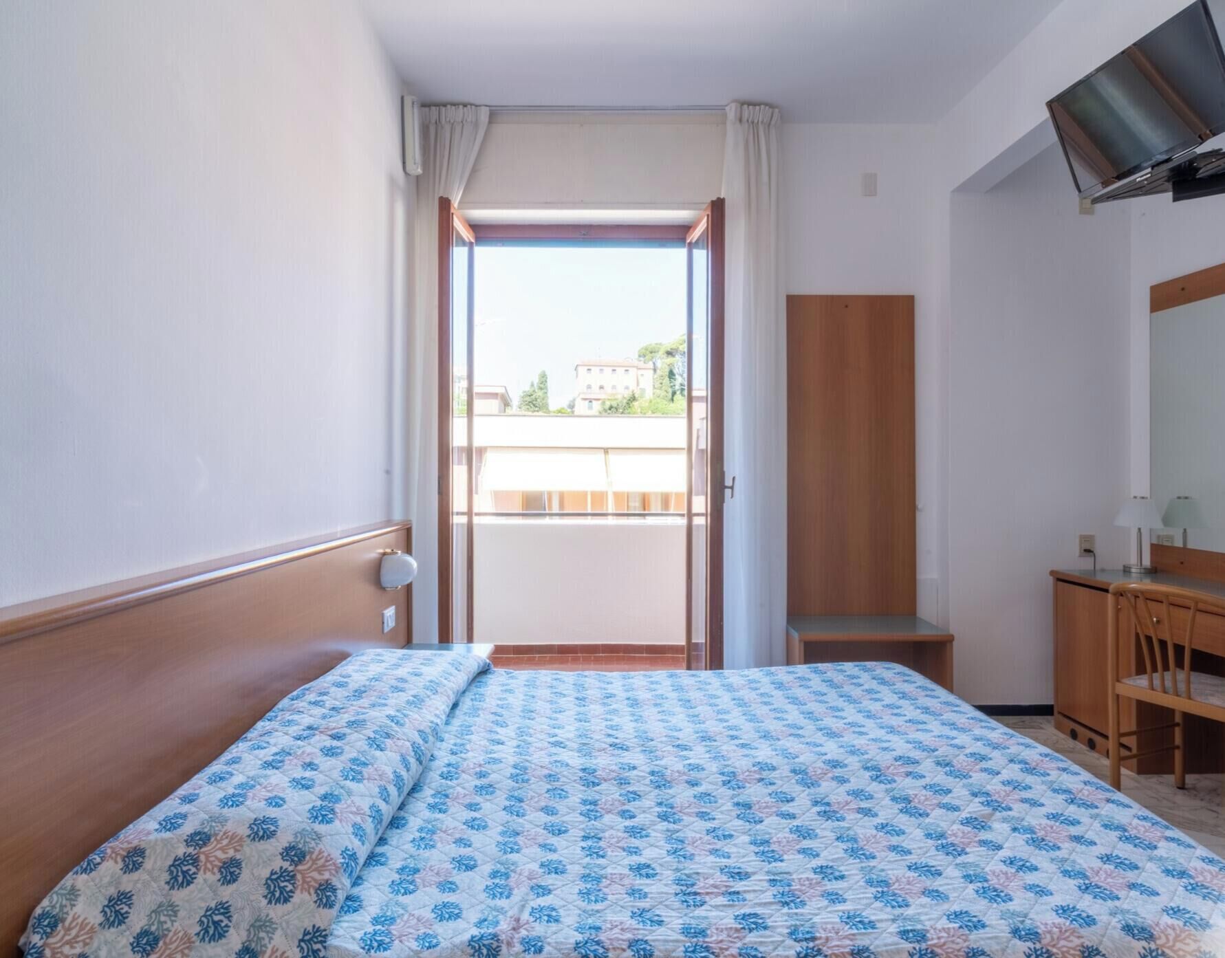 Minibar, cofre no quarto, Wi-fi grátis, roupa de cama fornecida 