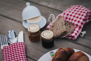 Café da manhã com buffet todos os dias mediante uma taxa