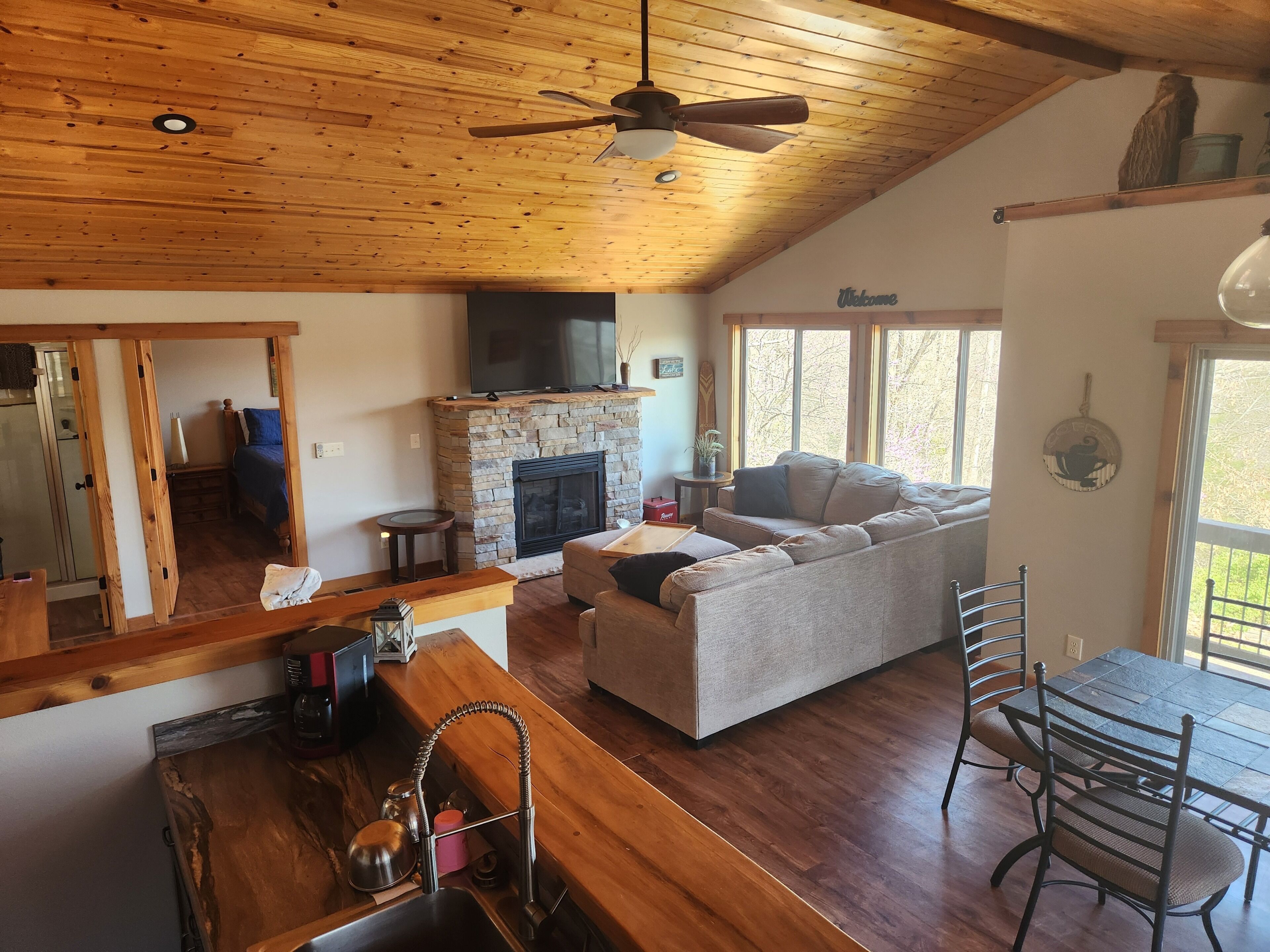 High Dive Cabana A Serene 3-bedroom Home In Charming Shell Knob. Great Location - Emerald Beach, MO