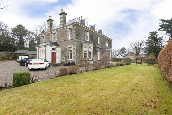 Oyo Ashlea Manor - Dundee