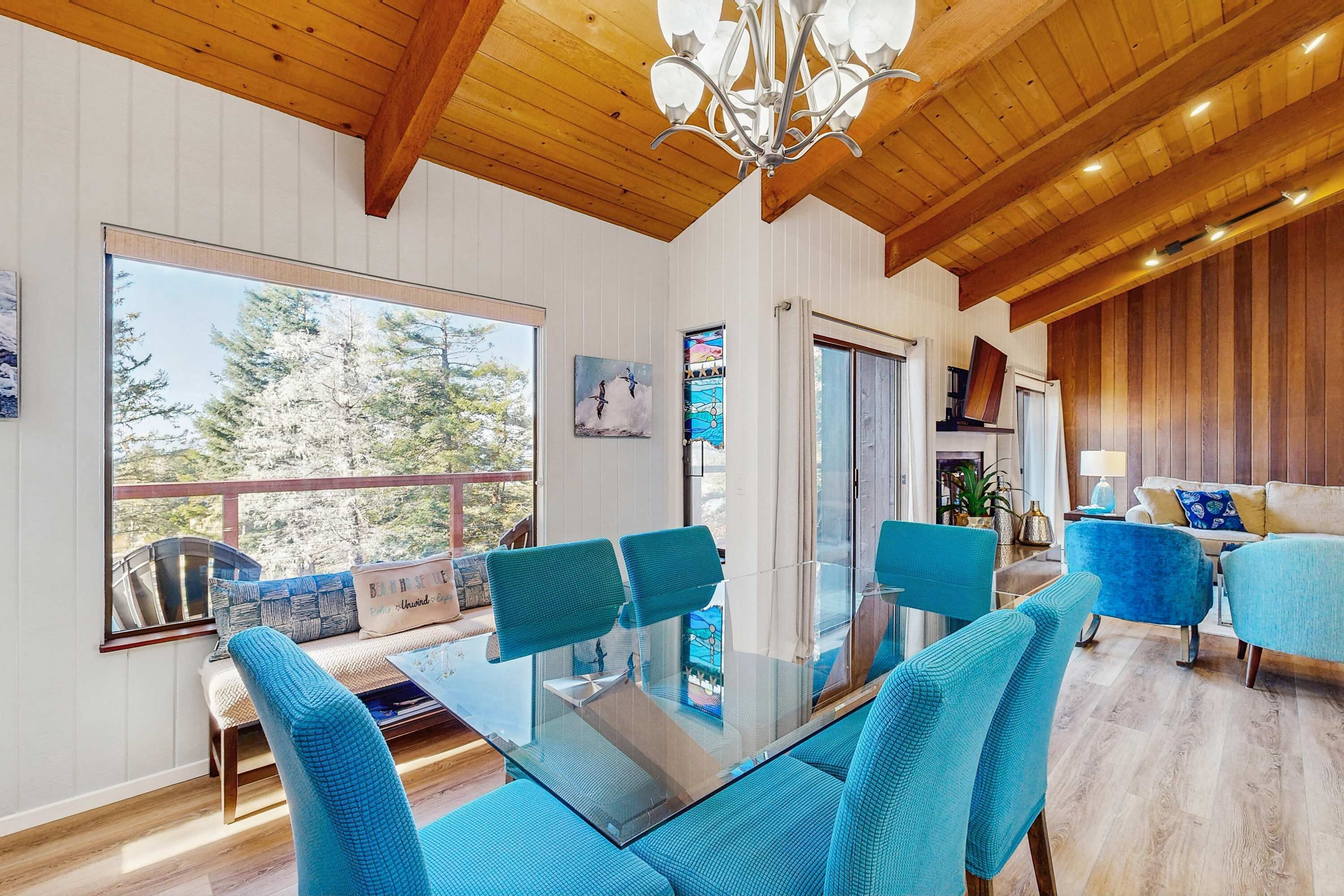Gualala 3br Updated Coastal Home With Ocean Views & Private Deck - Gualala, CA