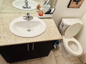 Apartamento, 2 quartos, acessível, lareira | Casa de banho