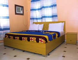 Quarto casal básico, sacada, vista para a baía | Wi-Fi de cortesia