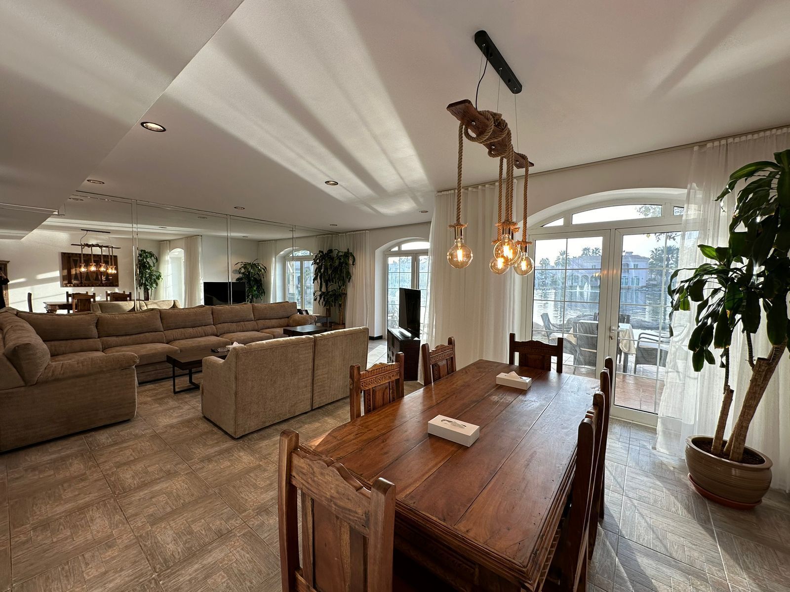 Vila, 2 quartos, sacada, vista para o jardim | Opções para refeição no quarto