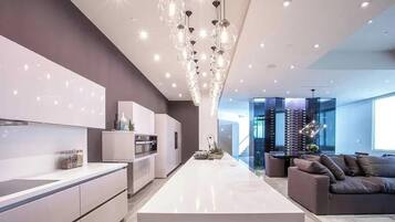 Casa de Luxo, várias camas, acesso à piscina, vista para a piscina (Bowmont Glass Estate) | Cozinha privada