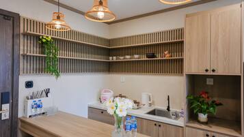 Estúdio, vista para o pátio | Parte interna