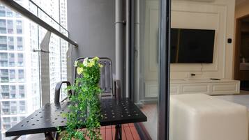 Apartamento, 3 quartos, vista para a piscina | Sacada