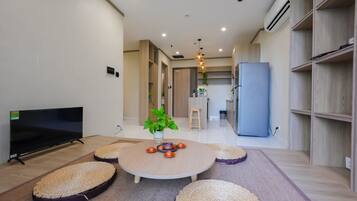 Estúdio, vista para o pátio | Parte interna