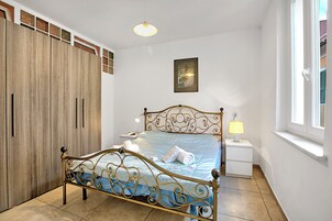 Apartamento Familiar, vários quartos, em frente ao mar (Casa Paolo - Sea Front)