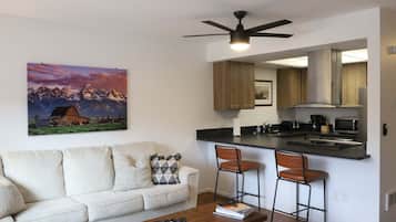Casa de Férias, 3 quartos | Sala de estar | Smart TV, serviços de streaming