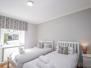 3 quartos, com decoração personalizada, com mobília individualizada 