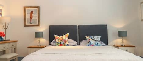3 quartos, Wi-Fi de cortesia, individualmente decorados