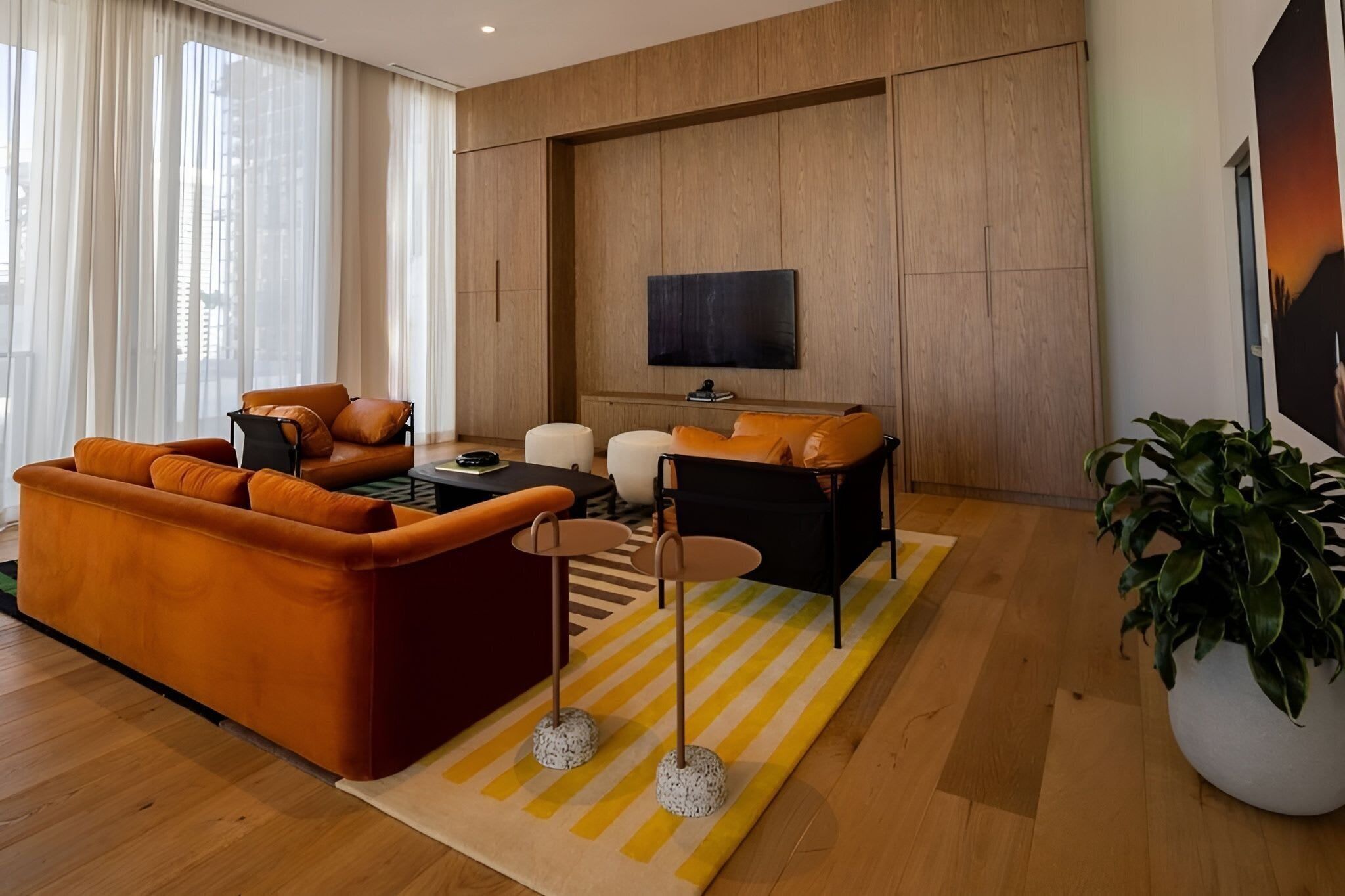 Modern Downtown Miami Apt W/ Balcony - Miami, FL