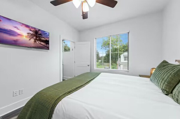 Oaks Cottages Modern 2br Retreat - Lafayette, LA