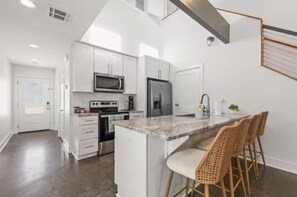 Casa geminada superluxo, 2 quartos, para não fumantes, cozinha | Sala de jantar