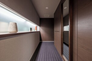 Secretária, cortinas/cortinados opacos, quartos insonorizados