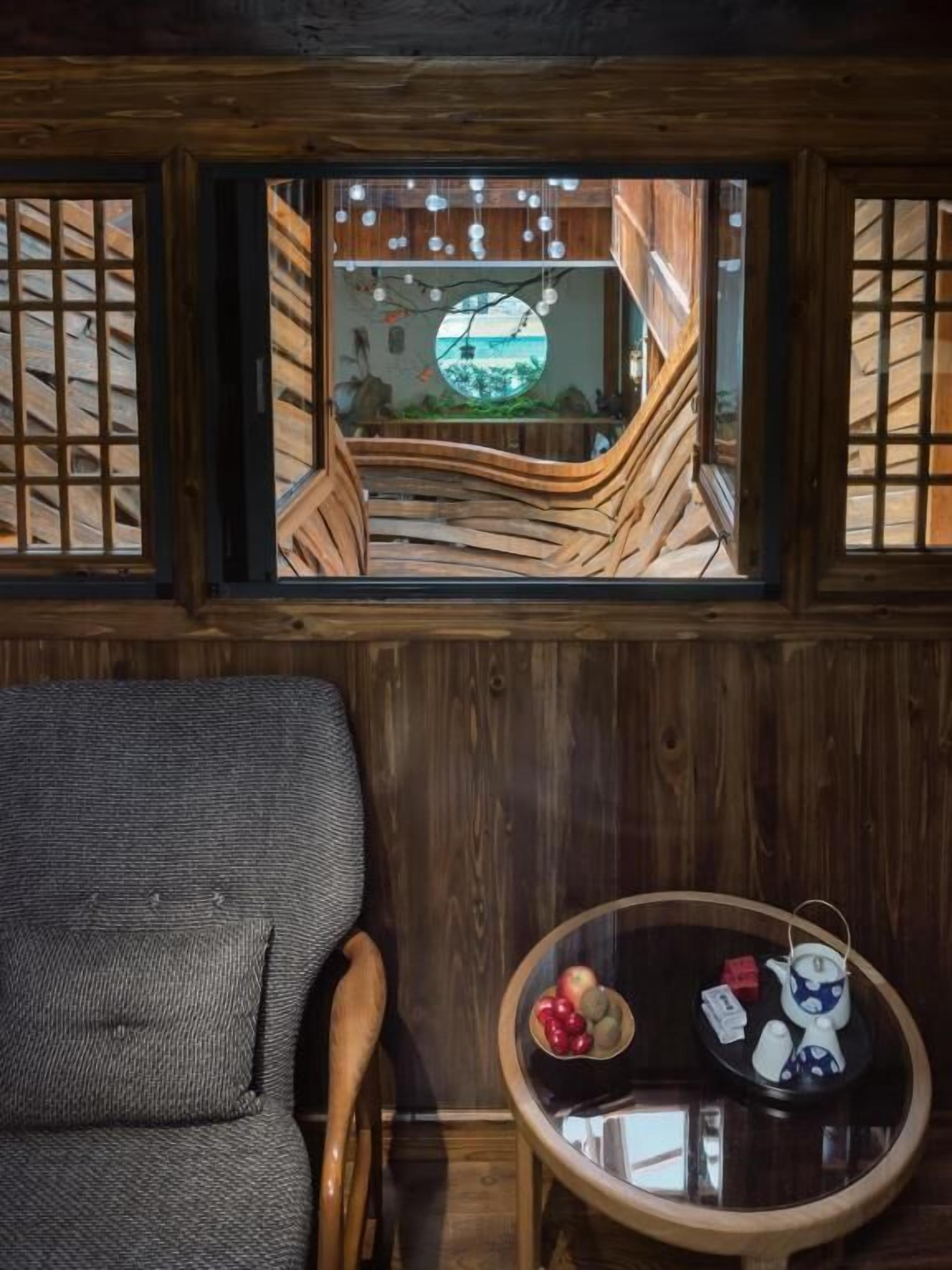 Quarto casal, varanda, vista para o pátio | Parte interna