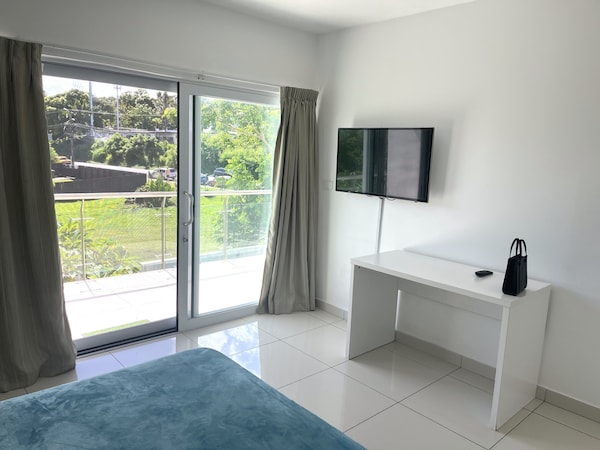 Seabeds 3 Bedroom Beachside Apartment Home - Nadi