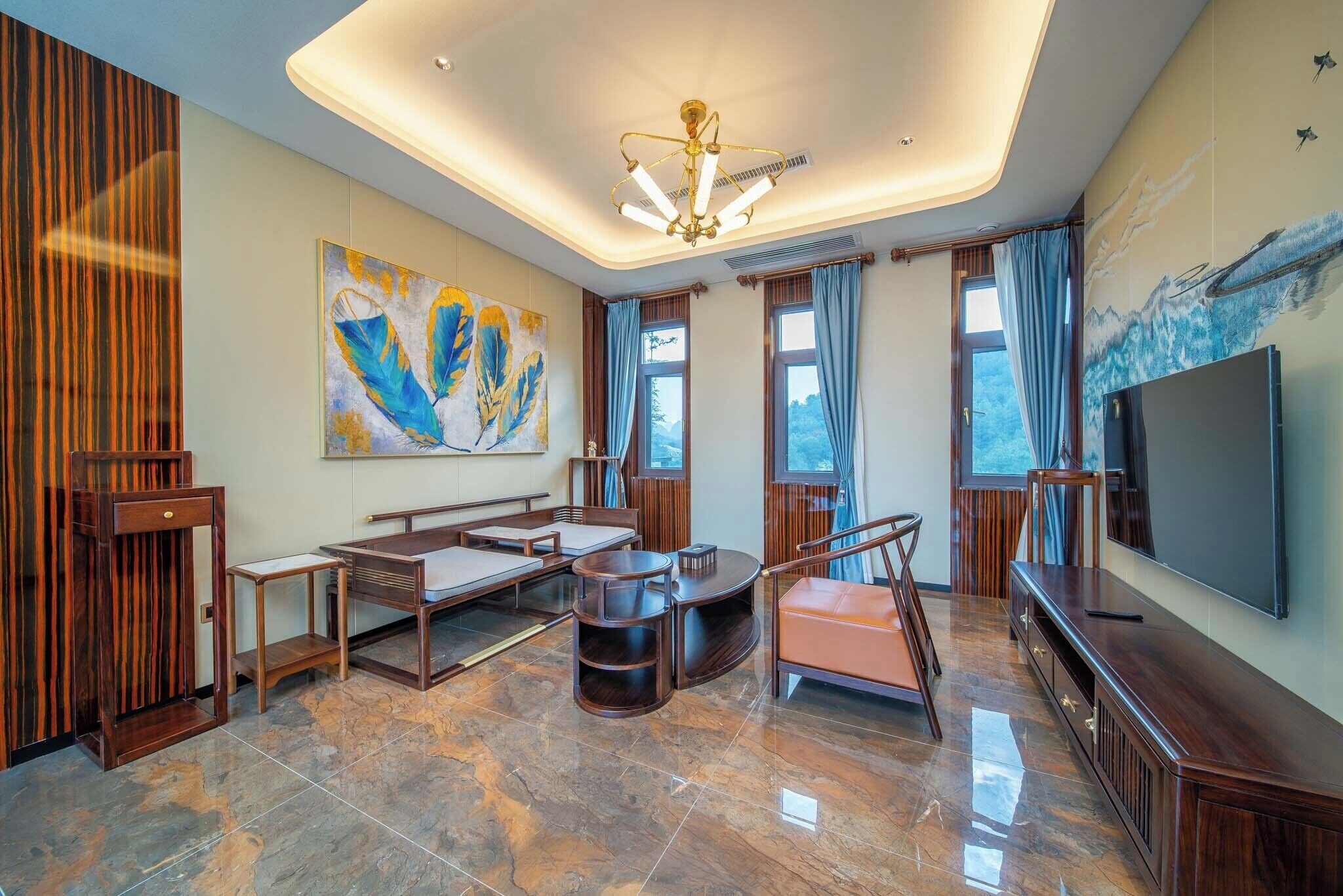 Villa Premier, vista para a colina | Sala de estar | Televisor LED de 32 polegadas com canais via satélite 