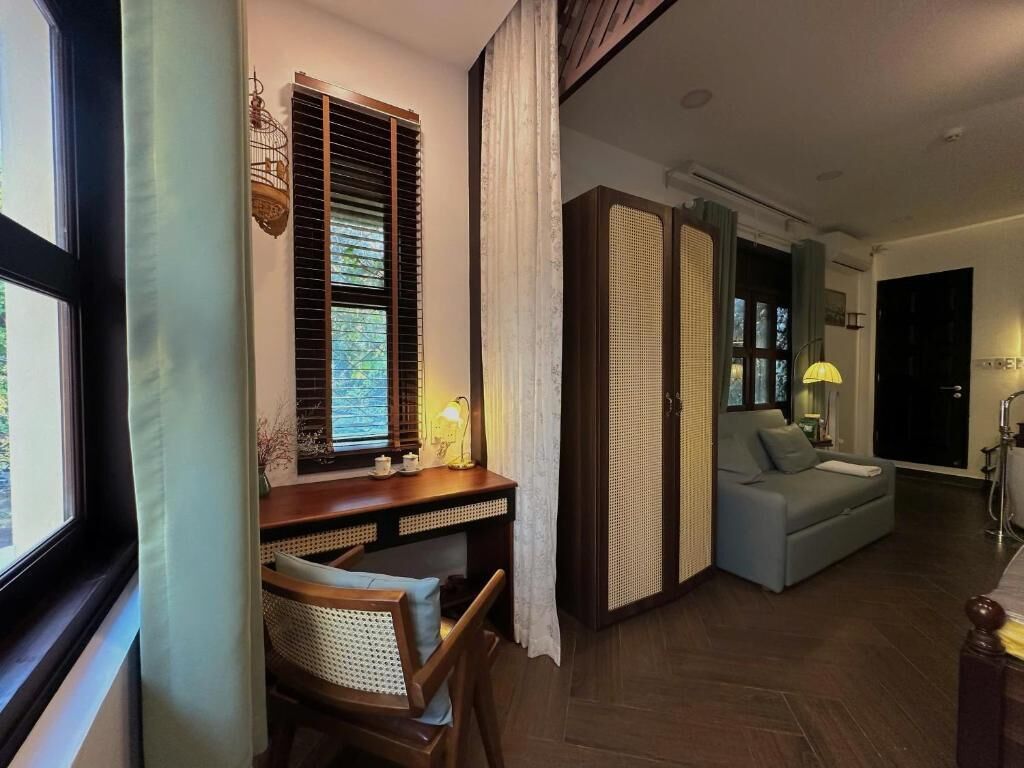 Quarto solteiro com design assinado, 1 cama King, vista para o jardim | Área de estar