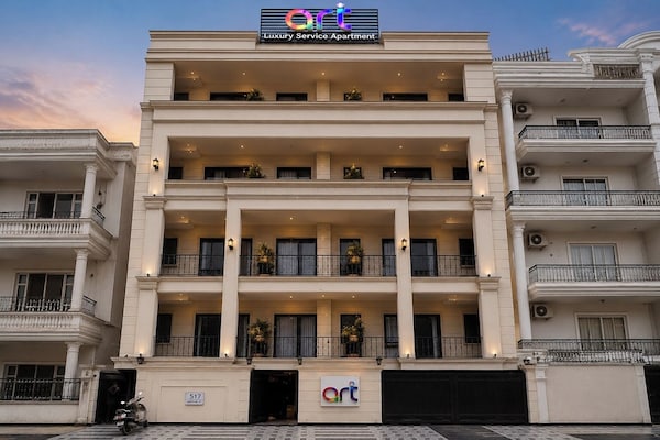 Art Luxury Service Apartment Golf Course Road - Gurugram