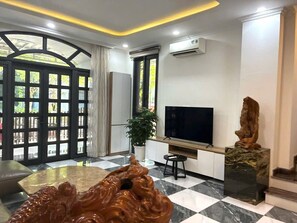 Vila, vista para a cidade | Parte interna